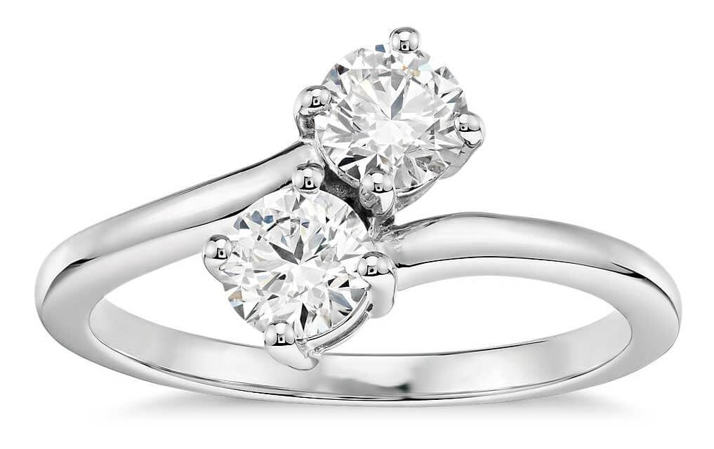 Best Jewelry Anniversary Gifts Ideas from Blue Nile - Selecting A Diamond
